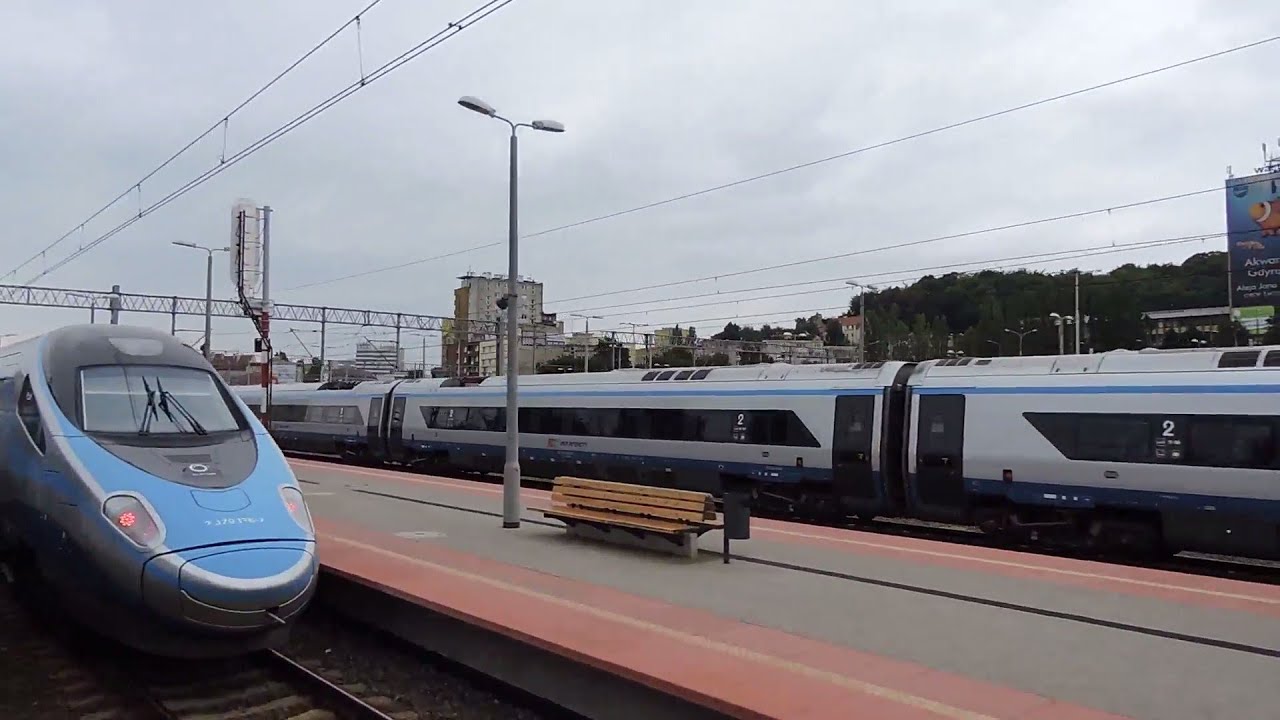 Pendolino w Gdyni. Dwa pociągi Express Intercity Premium na stacji ...
