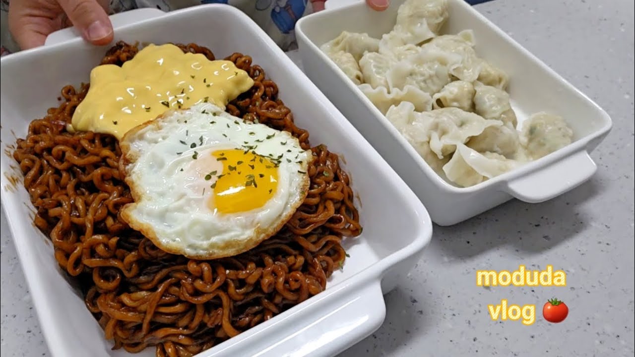 vlog | 혼자 자취 시작한 집순이의 일상 브이로그 🥨 집밥모음 매운어묵, 몬테크로스토, 짜계치와 파김치, 블루베이 팬케이크 🥞 - YouTube