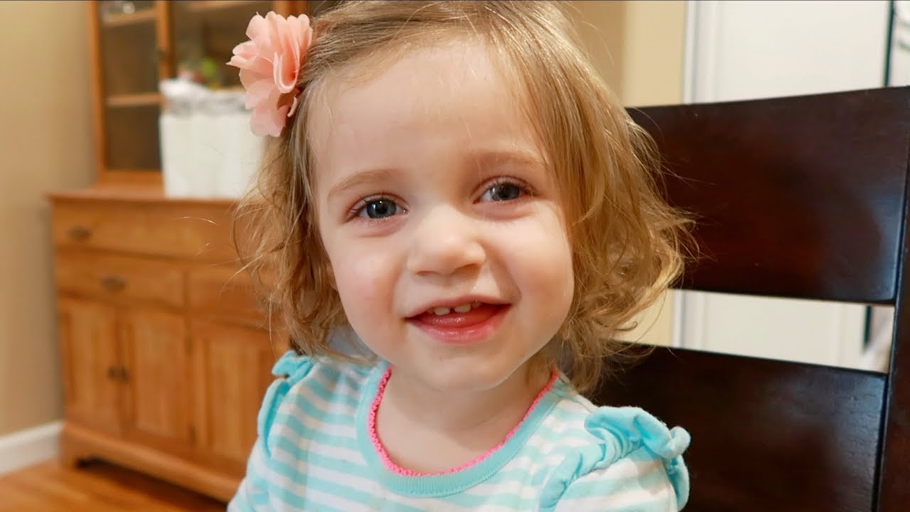 She's Growing Up So Fast! - Vlogmas 2017 | Day 2 - YouTube