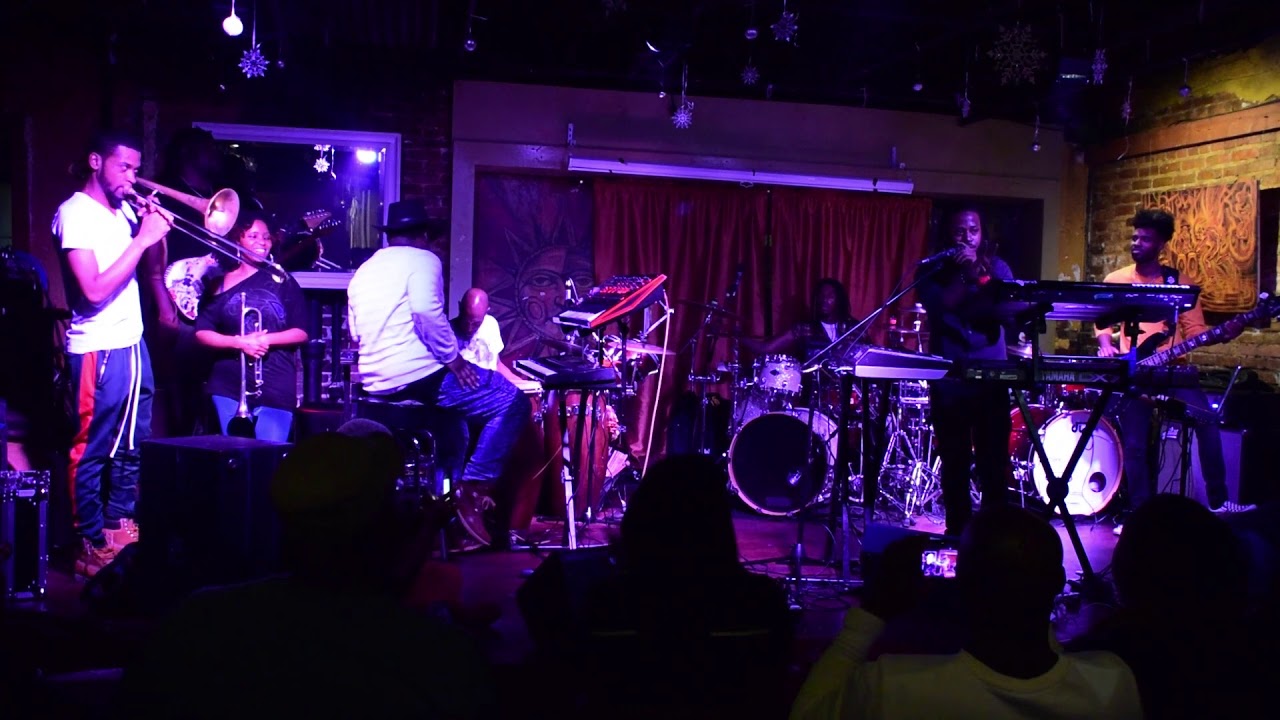 Chris Moten Apache Show Part 2 - YouTube