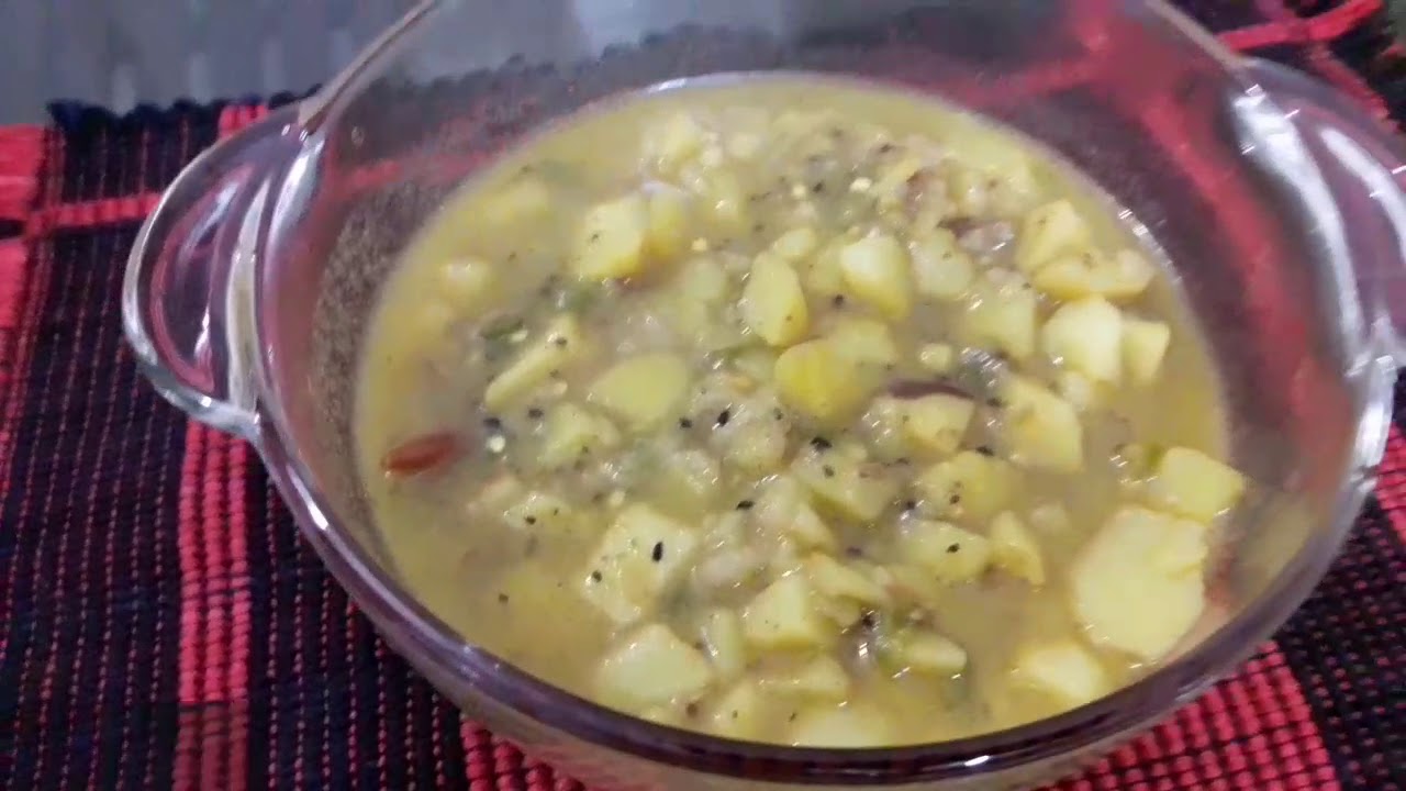 Potato Curry With Luchi Recipe - Popular Bangladeshi Breakfast ...