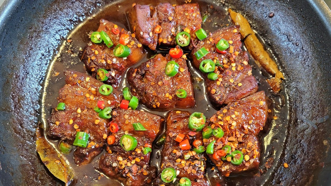 Nagmamantikang adobong sili sa gata na may konting baboy! - YouTube