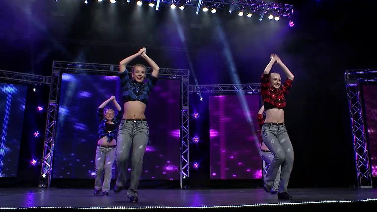 Roundtable Rivals - 2017 Showstopper East Coast Finals - YouTube