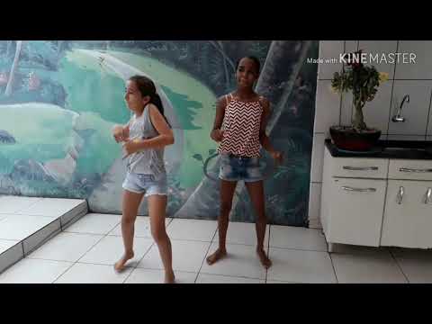 Meninas dançando fuleragem