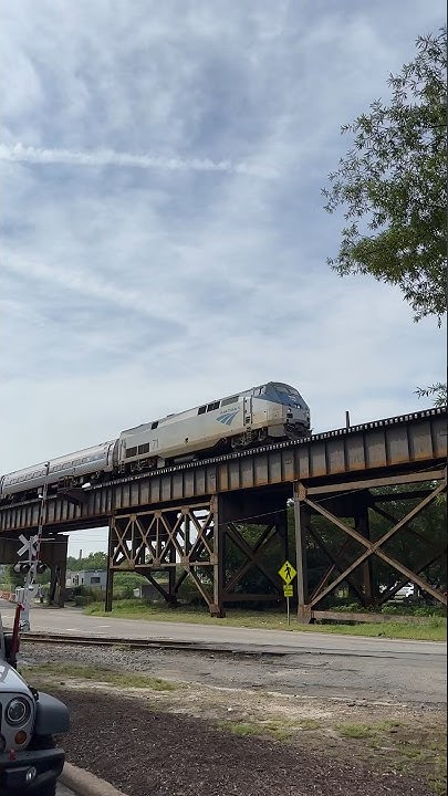 Amtrak P194-05 Slides off the Peninsula Sub! #shorts - YouTube