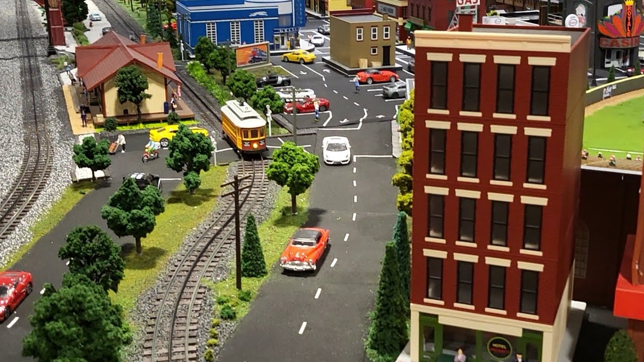 MTH Railking Wheeling Traction Company Trolley at Corner Field Model ...