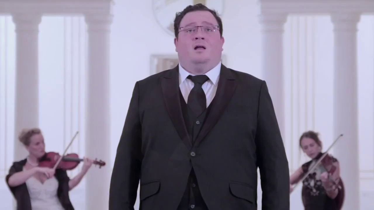 BEAUTIFUL OPERA SINGER with String Quartet - YouTube