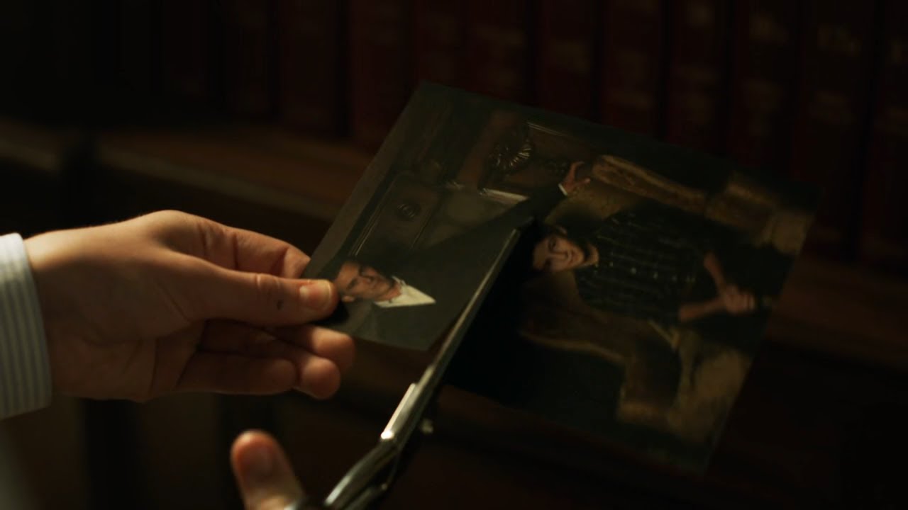 Thomas Wayne Becomes Bruce Waynes Suspect For Wayne Enterprises ...