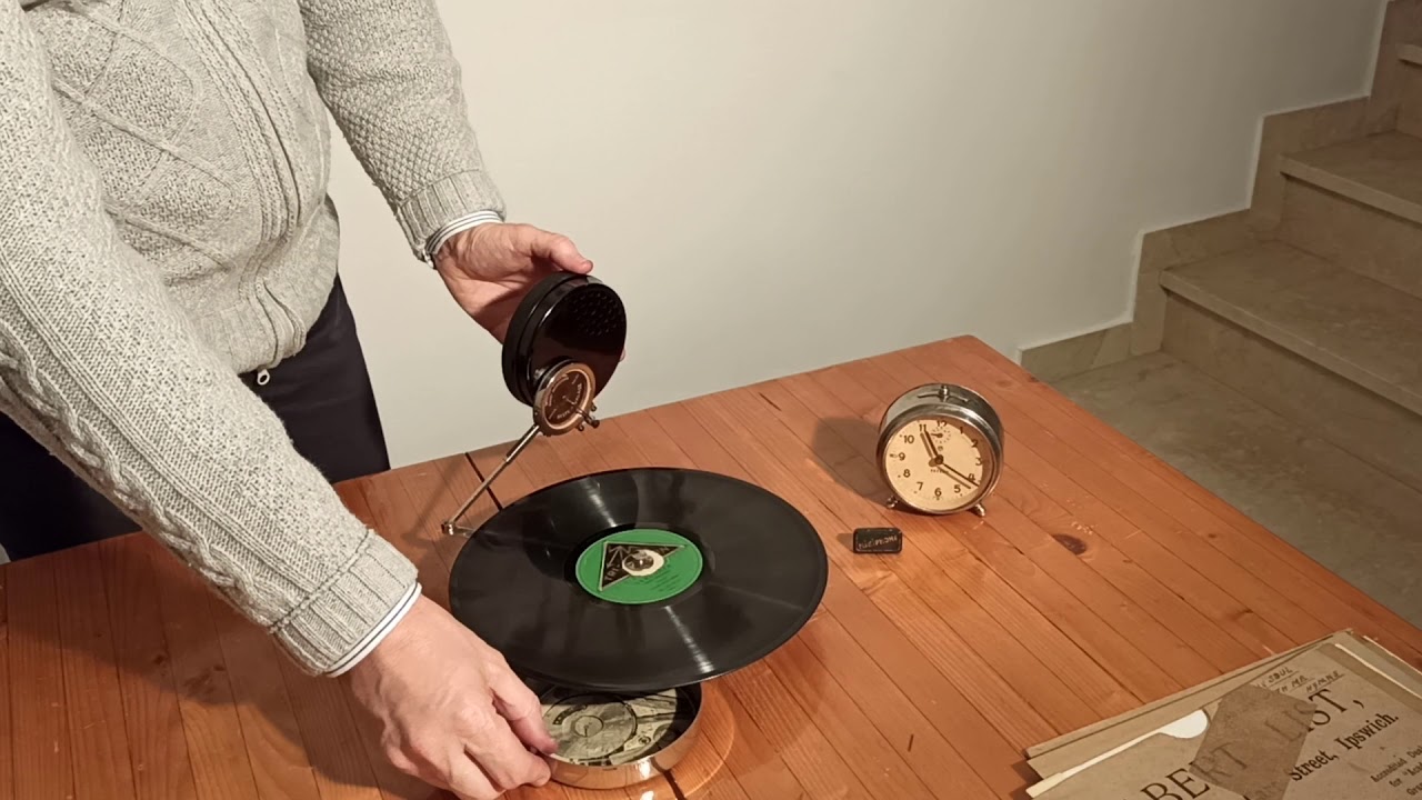 POCKET PHONOGRAPH MIKI PHONE ca. 1925 - YouTube