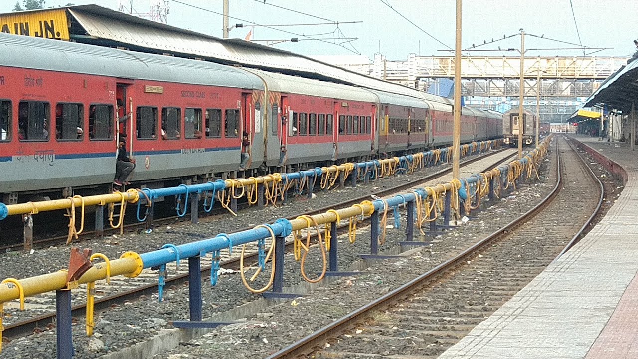 Sabarmati Express Darbhanga Junction to Ahmedabad Junction 19165/19166 ...