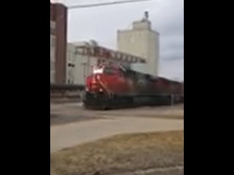 CN 2836 & CN 8817 Leading An Eastbound Autorack Battle Creek Michigan 2/13/24 - YouTube