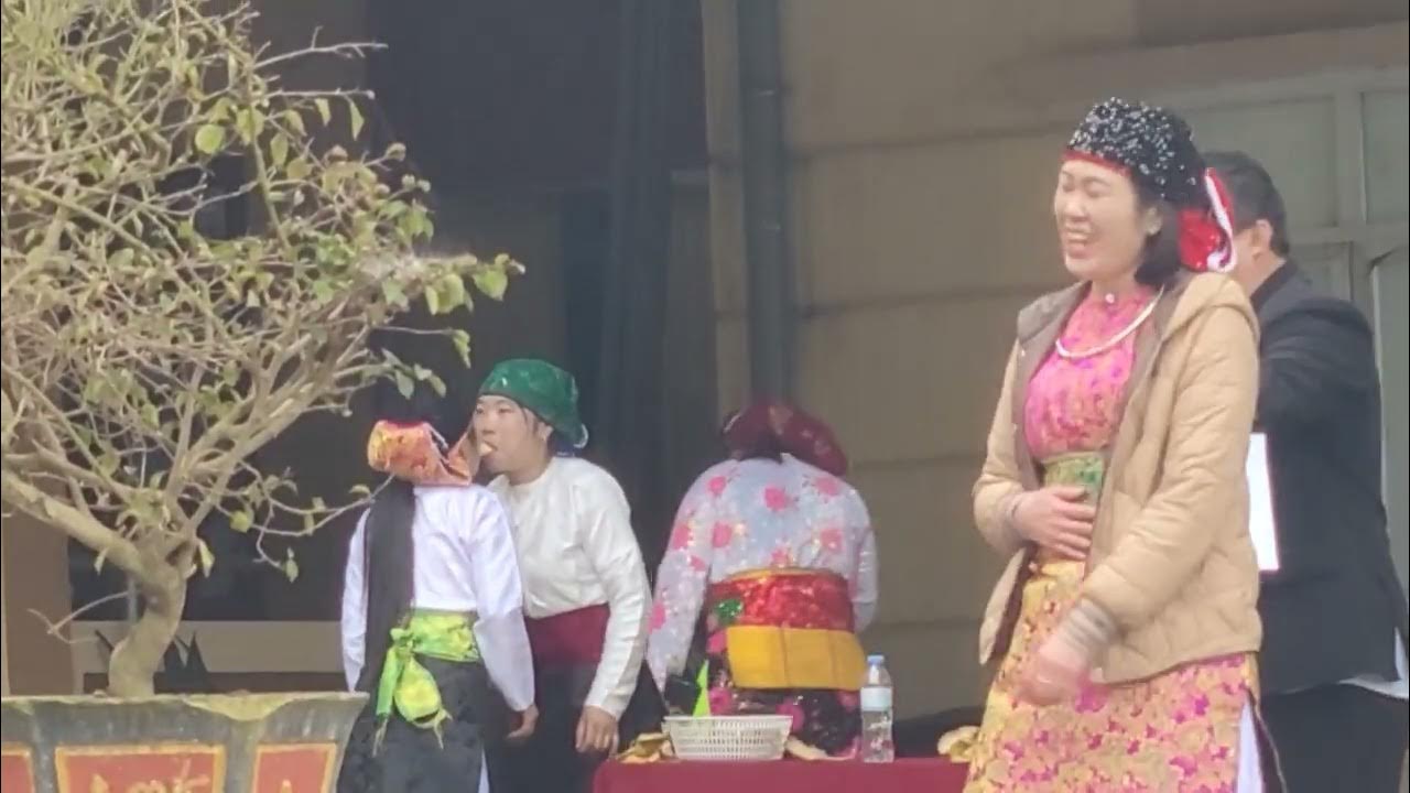 aws ces hnub no mus saib sib xyeem noj txiv tsawb. thiab dhia paws yag nawb - YouTube