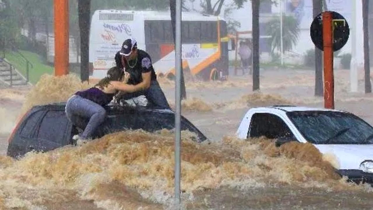 Scary footage of massive flooding in Brazil! People are terrified in ...