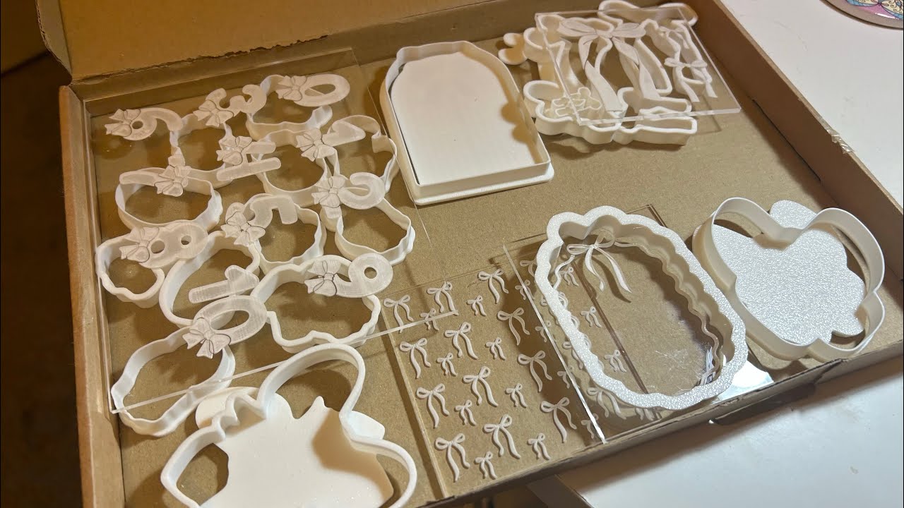 Unboxing my monthly subscription box | Meg cookie cutters - YouTube