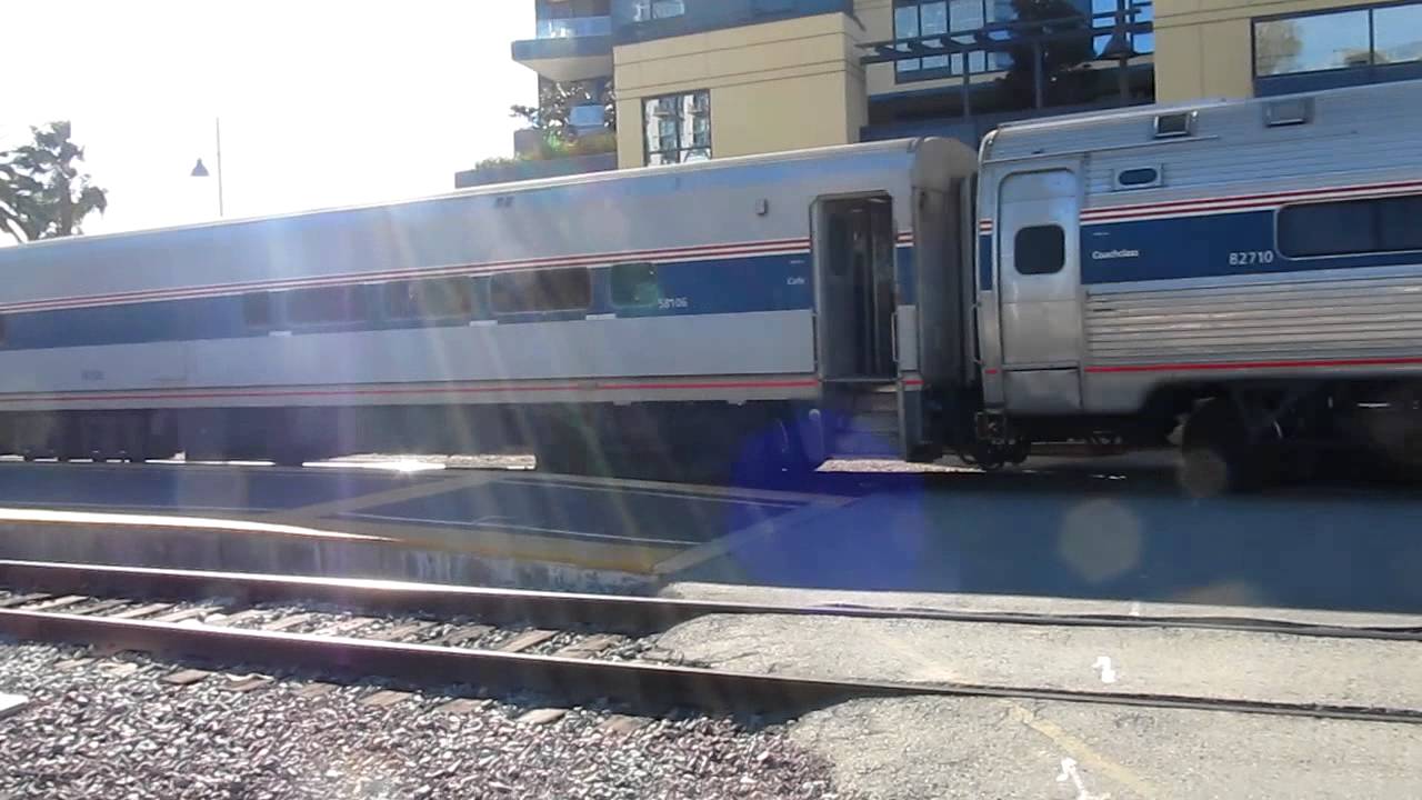 Shiny New Amtrak #460 & Amtrak #90208 Arrive into Santa Fe Depot 11-10 ...