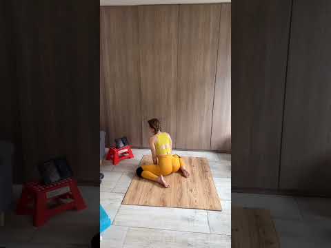 Loirinha linda fazendo yoga - Part 1/4 🔥