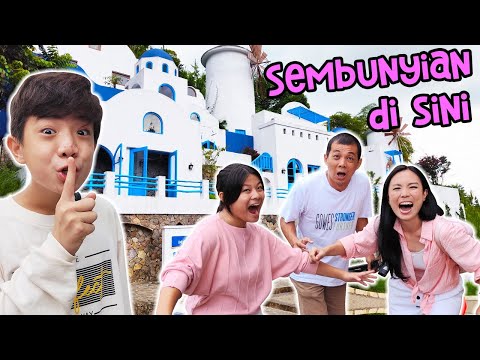 MAIN SEMBUNYI-SEMBUNYIAN DI RUMAH BIRU SANTORINI !! AWAS XAVIER JATUH | Vlog Liburan Bandung
