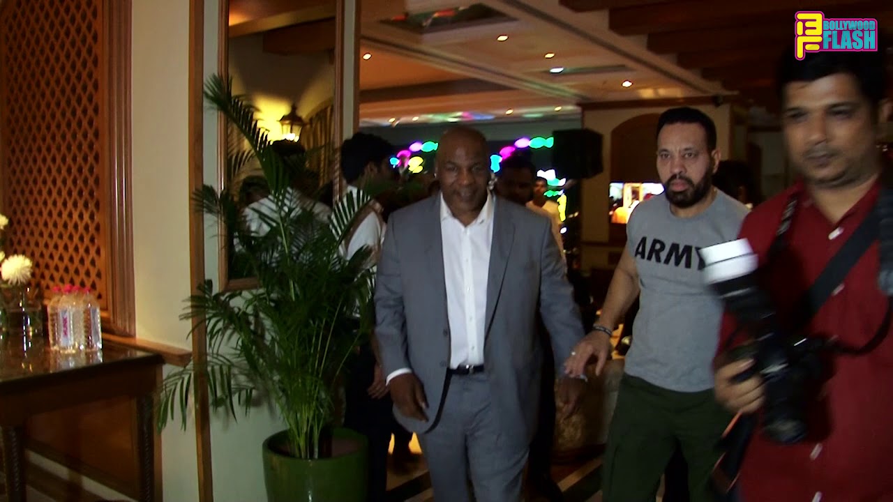Mike Tyson Spotted Partying In Mumbai With Friends - YouTube