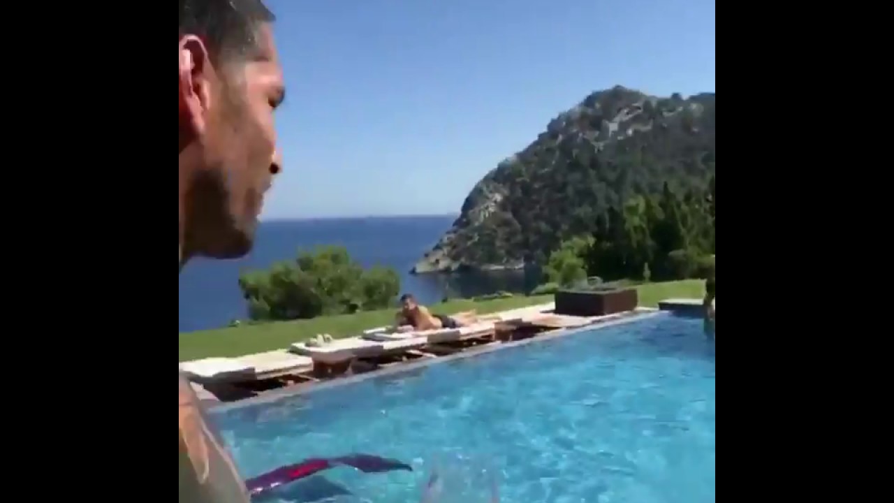 Marco Borriello pool party in casa sua ad Ibiza - YouTube
