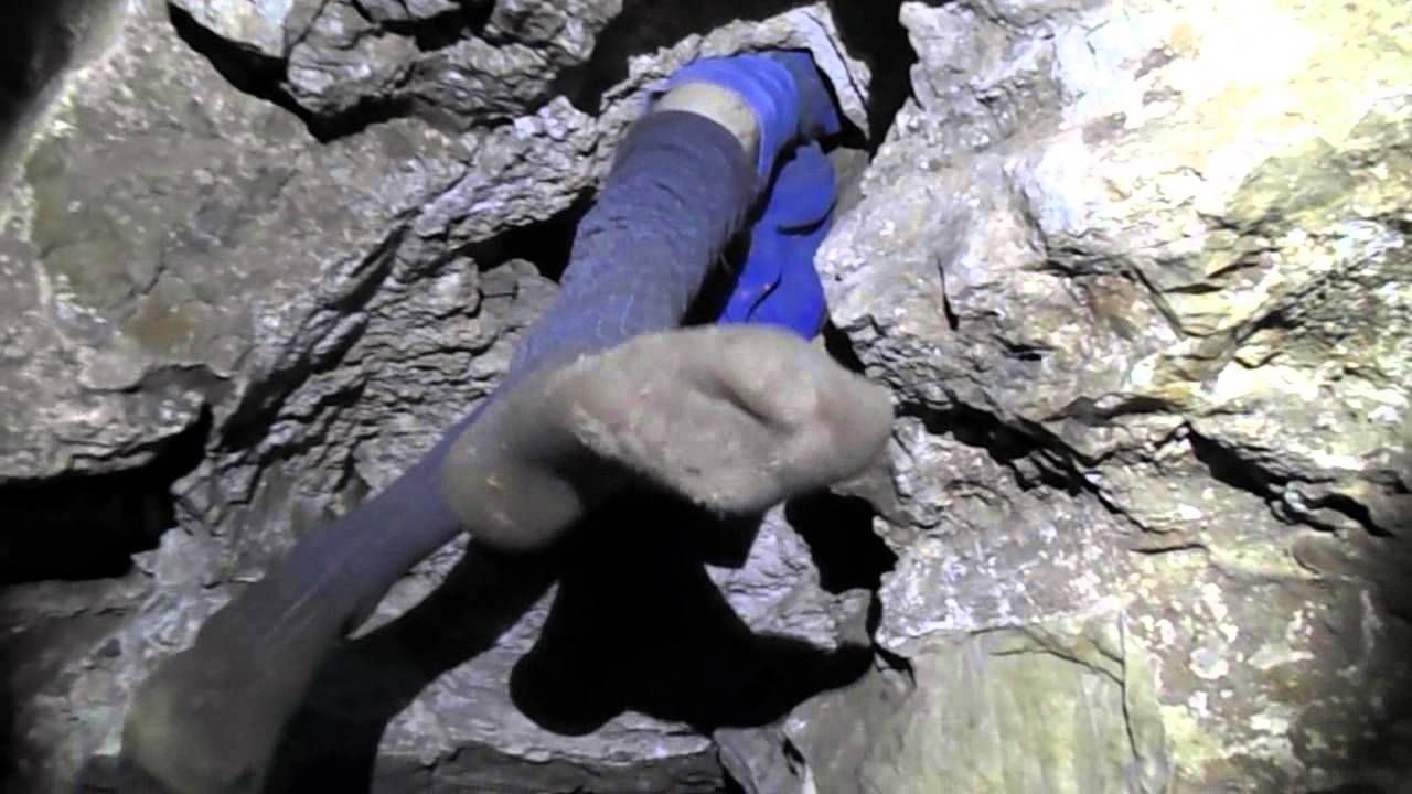 Inside the Dinaledi Chamber where #HomoNaledi was found - YouTube