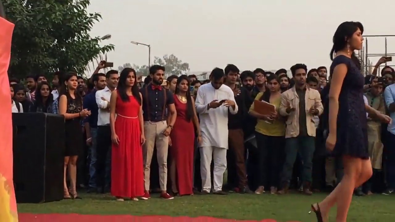 College girls ramp walk | college girls | hot girls - YouTube