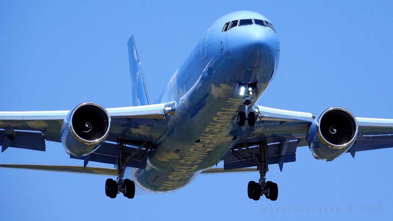 [4K] Air Drake 767-24QER BBJ @ Barcelona-El Prat - YouTube