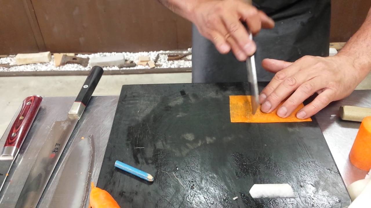 Japanese knife skills in Osaka - Super impressive - YouTube