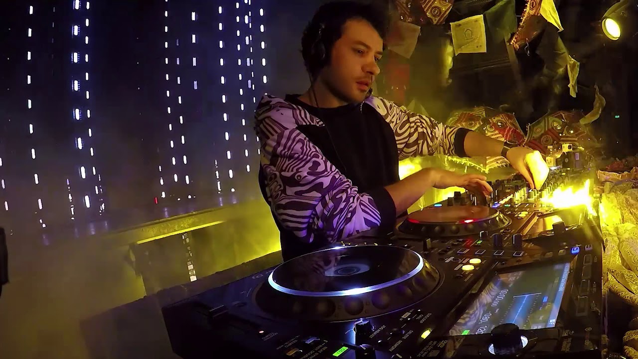 Kevin Di Serna @ The Bow - YouTube