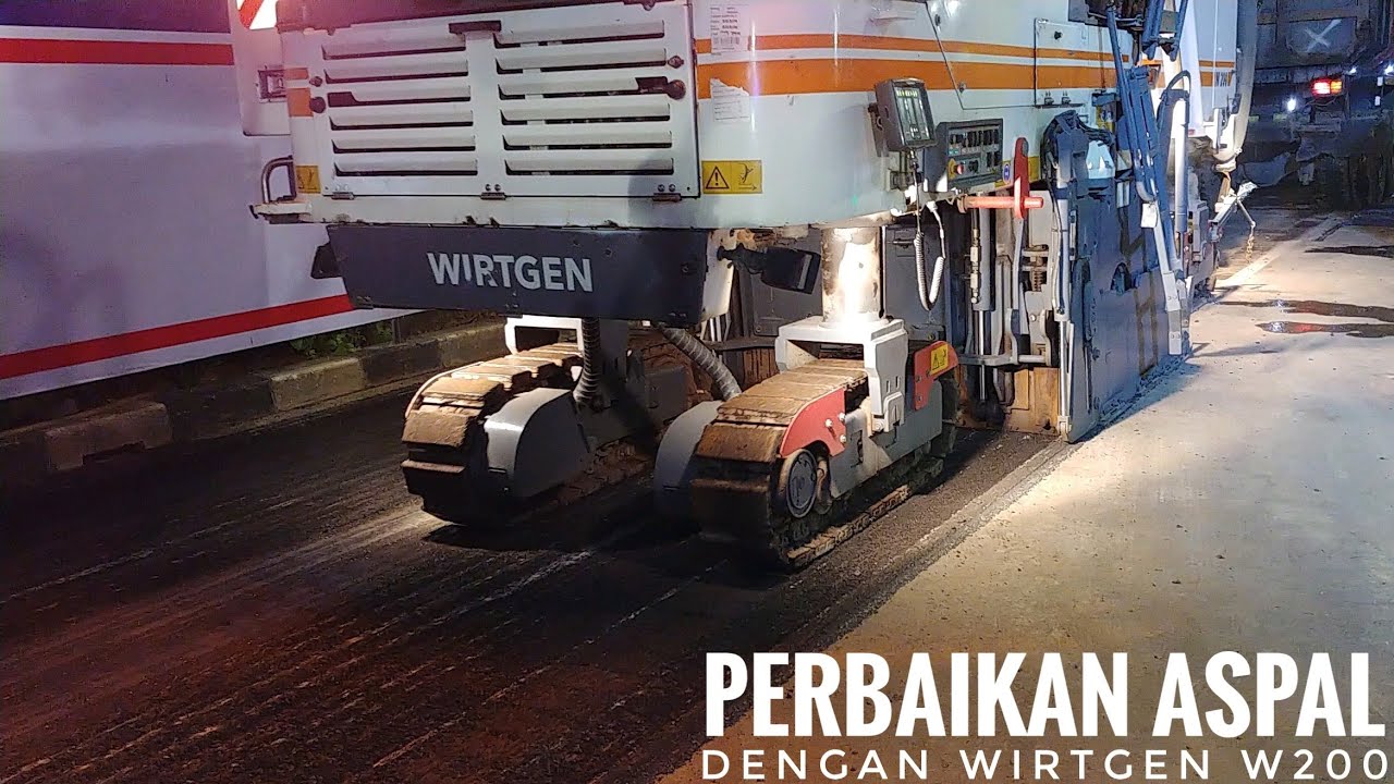 Scraping asphalt, mengikis atau mengeruk aspal | WIRTGEN W200, Milling ...