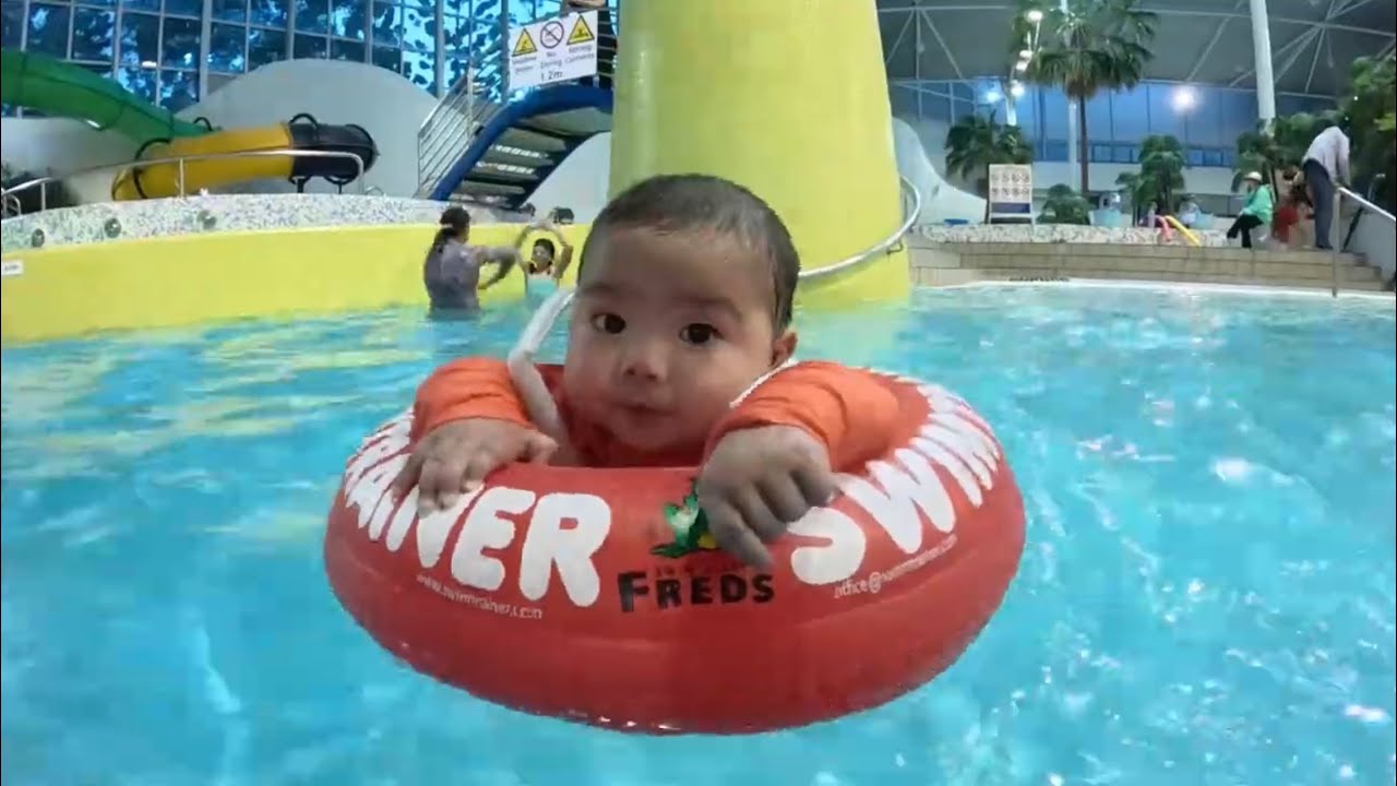 Ori第一次游水 ｜ #olympicpark #babyswimming #4montholdbaby #baby #cute - YouTube
