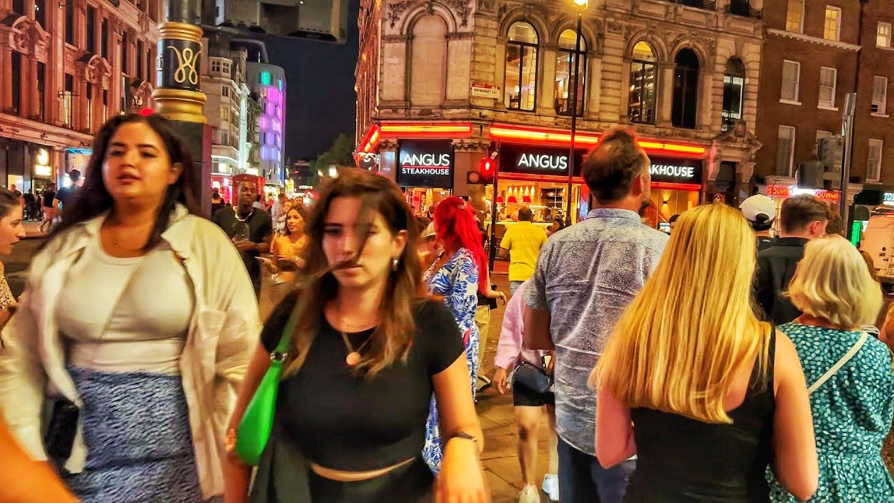 Wonderful Friday Night walk in Central London / London Nightlife. - YouTube
