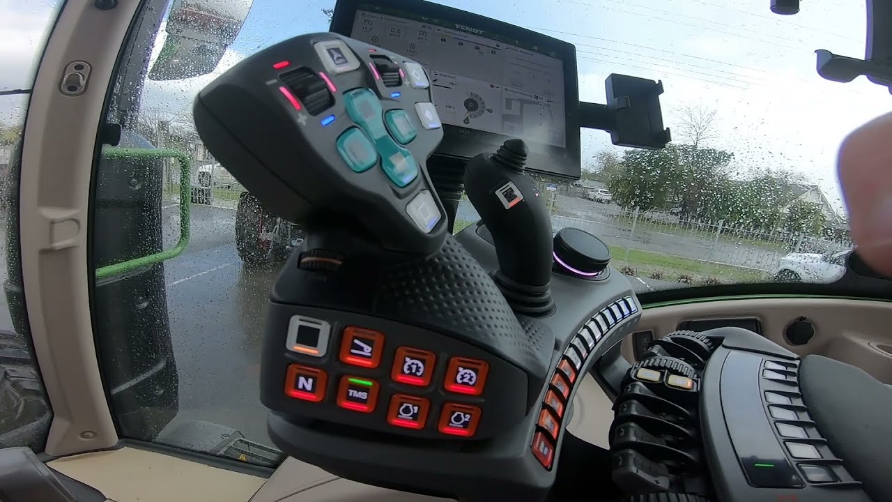 Fendt 300 G4 Driving with joystick - YouTube