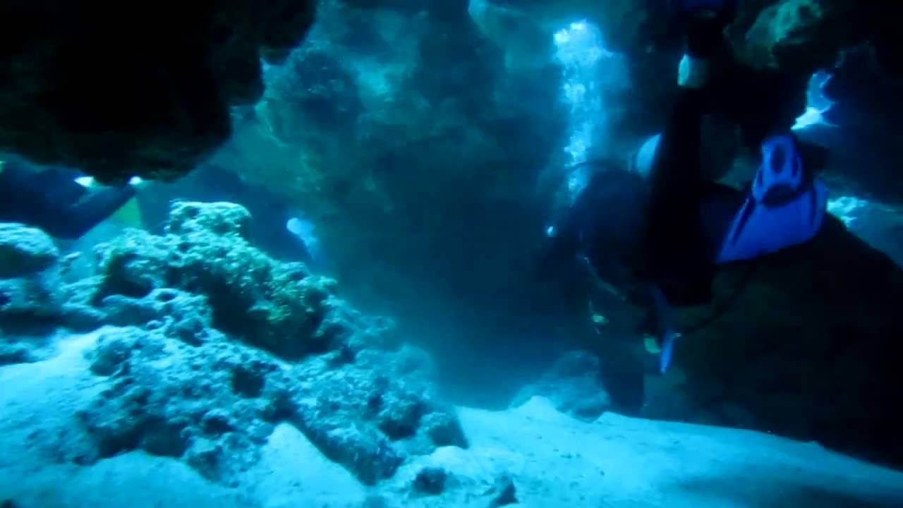 Cave/Tunnel Diving @ Colombia Wall, Cozumel - Mexico, Jan.7th 2011 ...