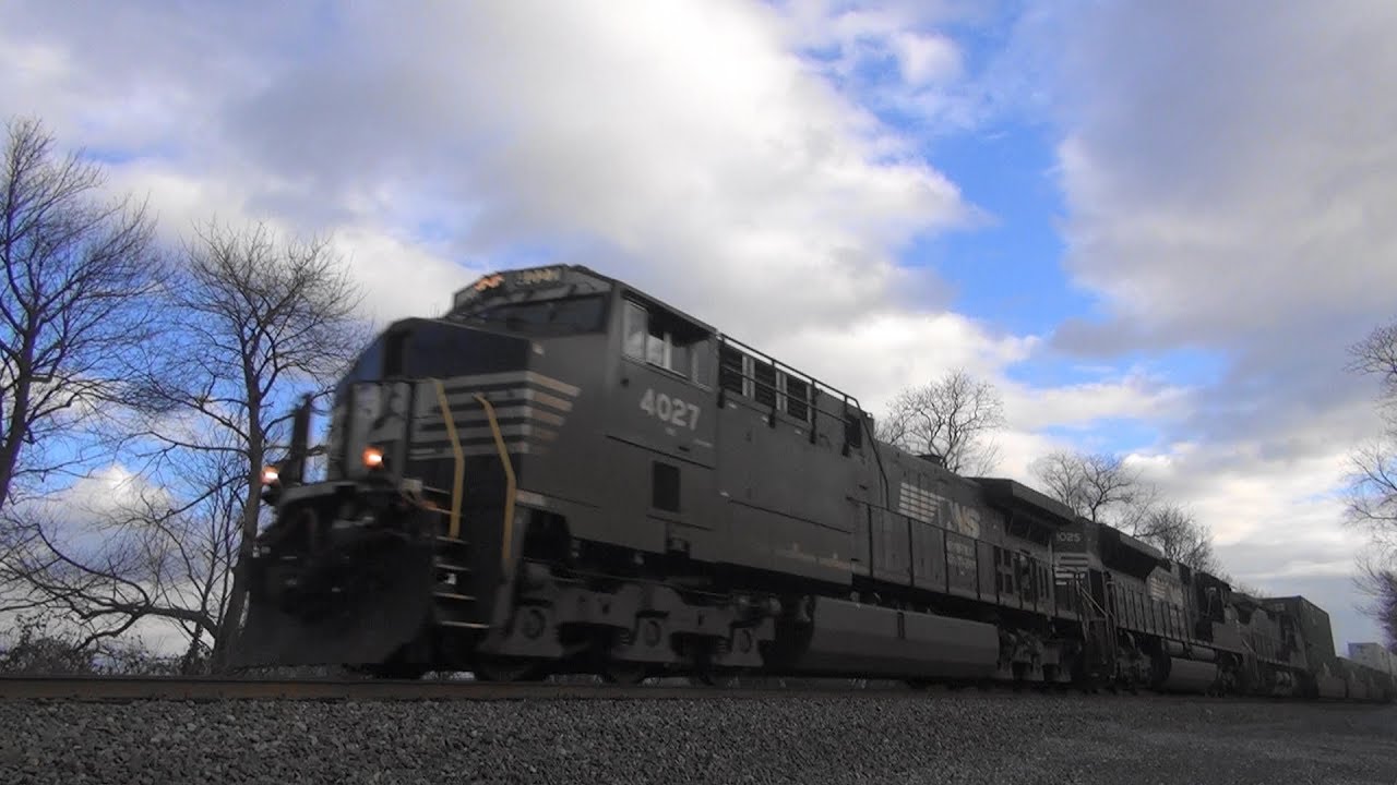 NS 211 on the NS LURB with NS 4027 - 1025 - GECX 7324 - YouTube
