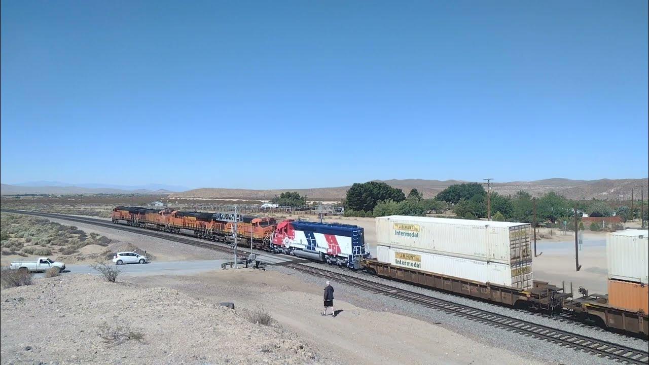 WB BNSF Z Train Feat 5704 ATSF Bicentennial Unit In Hodge Ca! #bigbossrailfanner - YouTube