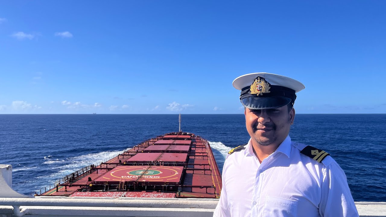 Merchant navy || Bulk carrier || Navigation bridge of a merchant navy ...