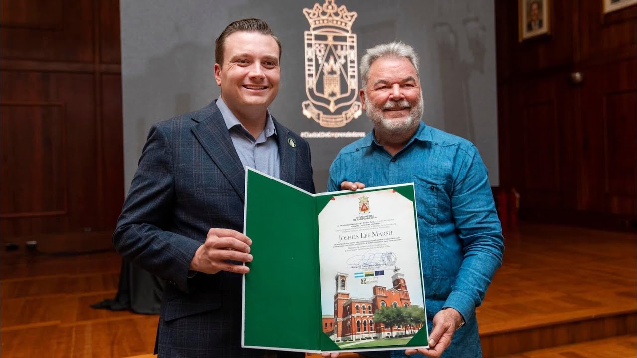 Visita del alcalde de Greensburg, Indiana, Estados Unidos, Sr. Joshua ...