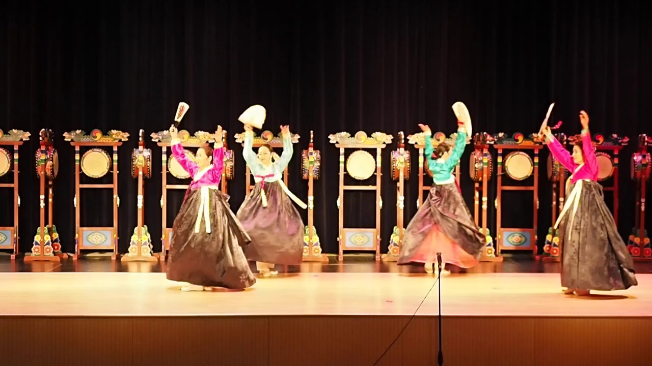 20191115 Woorigarak Arirang II (Dance of Joy) 흥춤 - YouTube