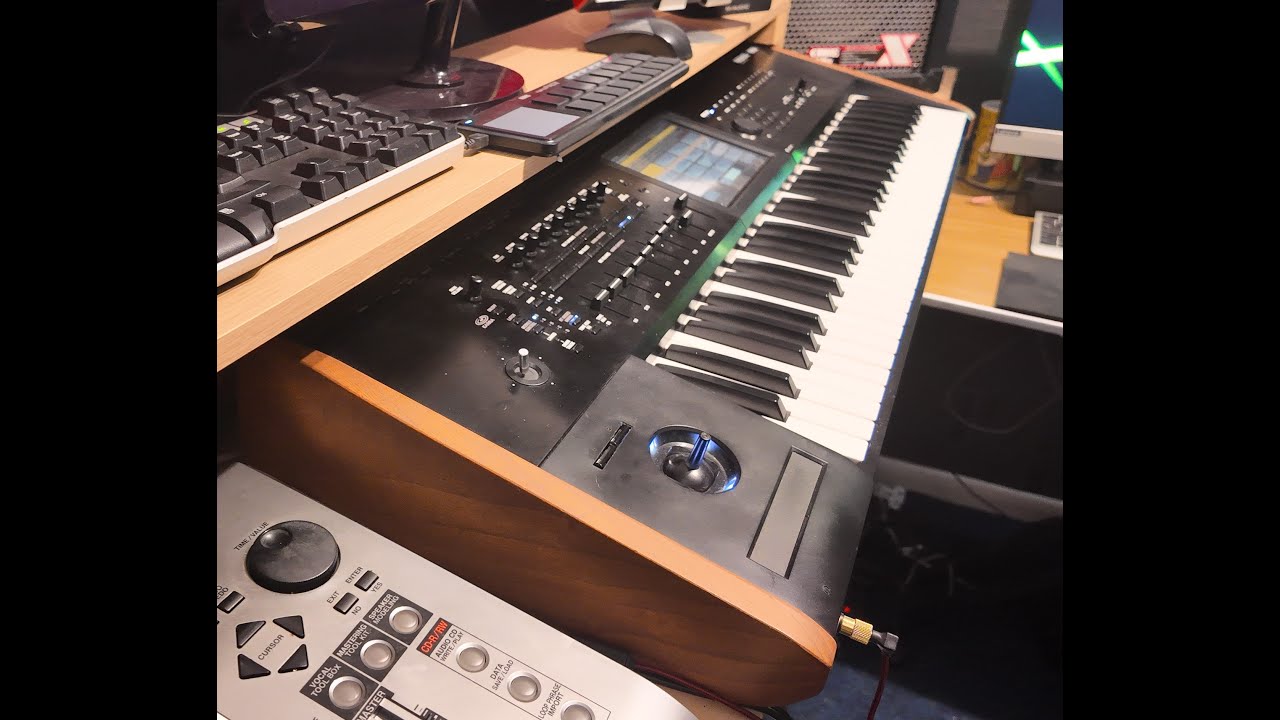 Korg Kronos Synth by Ian Bateman original synthesizer instrumental - YouTube