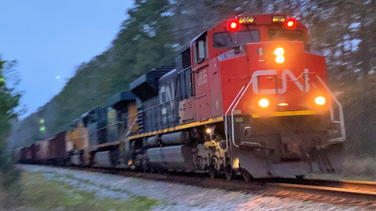 CN SD70M-2 w/ Markers On Leads CSX W084 at Dusk - YouTube