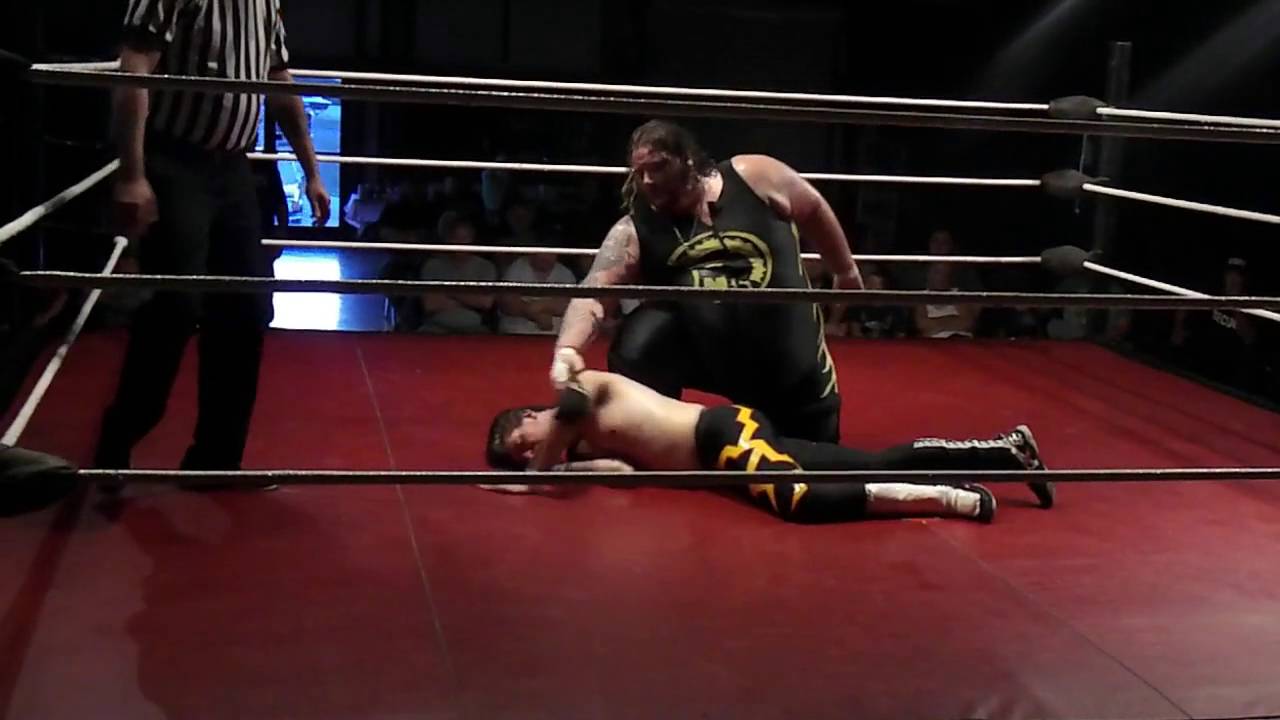 Christian Garrett VS Savin Roberts - YouTube