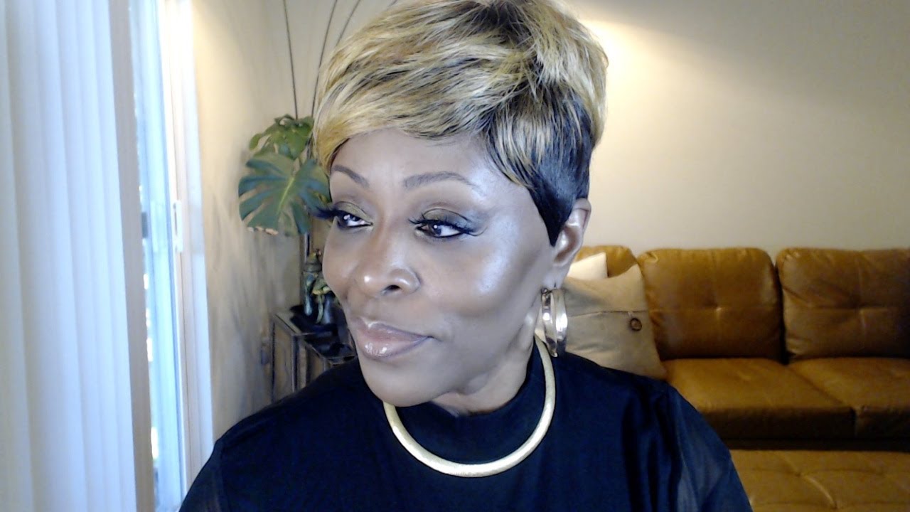 TAPER CUT BOBBI BOSS TISHA WIG DLT2/2733 😍😍😍 PRO CUT SALON BARBER STYLE ...