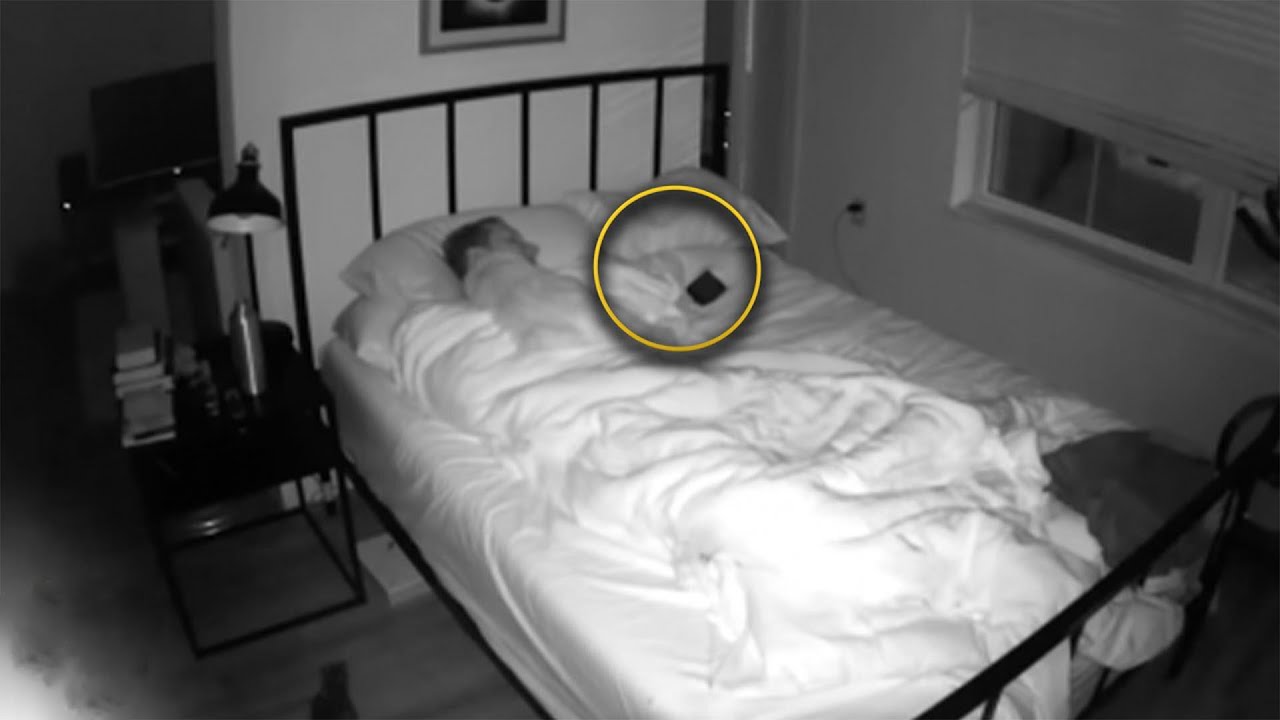 Der Kerl hat nicht genug Schlaf bekommen und hat eine Kamera ...