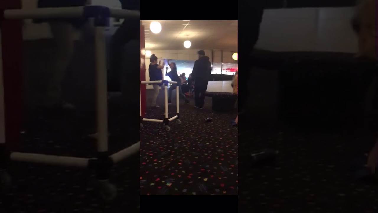 TWO CHICKS AT THE SKATING RINK FIGHT WITH AN EARTH SHATTERING FOOT ...