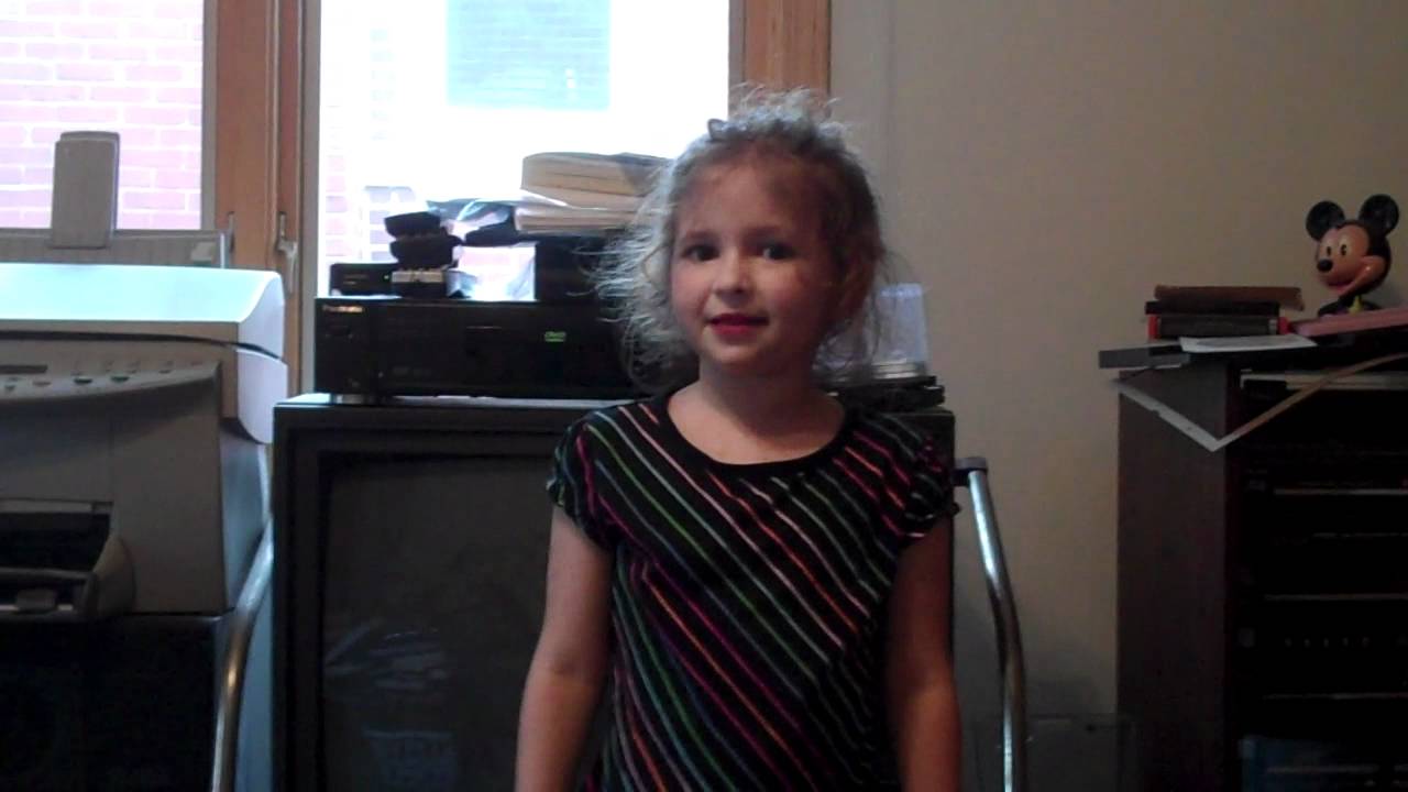 Leah Singing the Lazy Song - YouTube