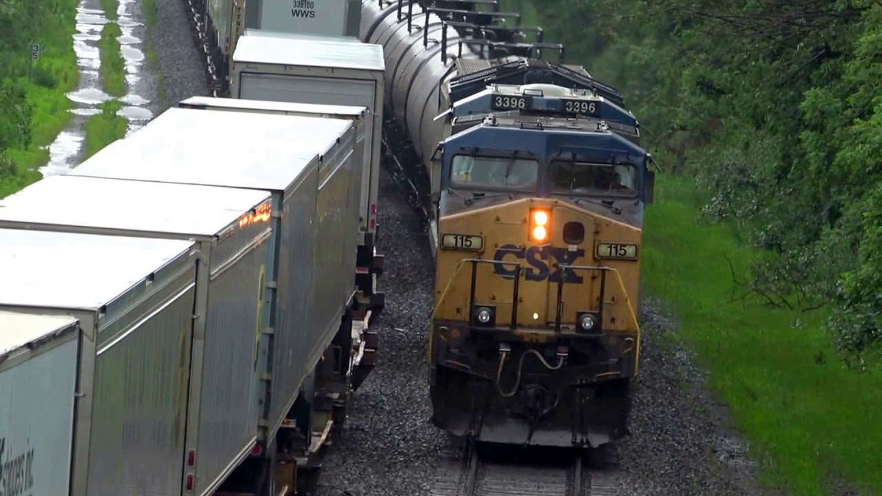 CSX and CSX Trains Racing Side By Side - YouTube