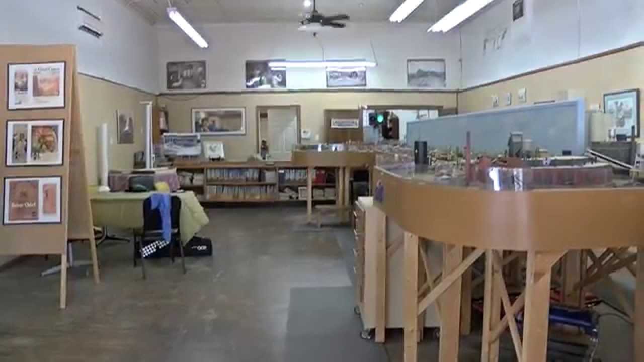 Slaton Model Railroad Studio - YouTube
