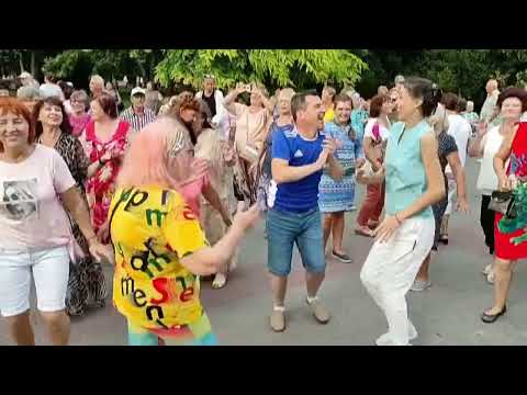 Под эту песню невозможно усидеть на месте!