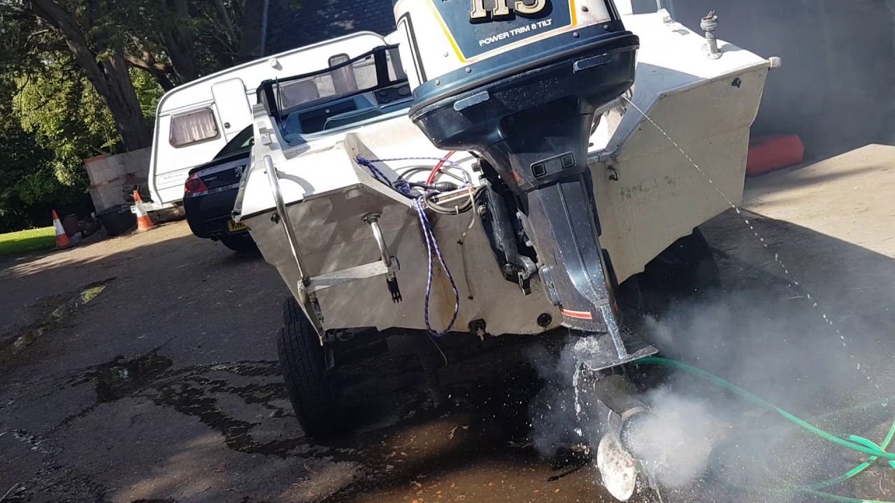 Yamaha outboard 115 2/ LOTS OF SMOKE HELP ! - YouTube
