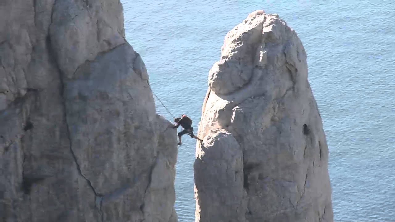 Escalade aux Calanques de Marseille : Pas de Rebuffat - YouTube